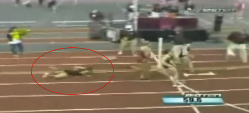 La vidéo du jour : Heather Dorniden qui tombe en plein 600m, se relève ...